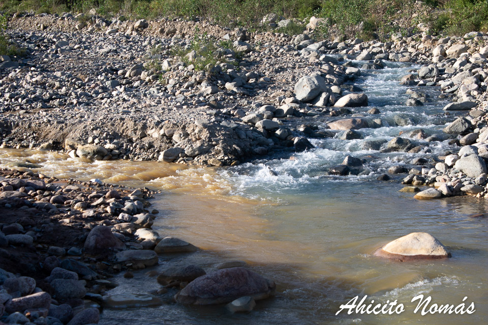 Unión de los Ríos en Chilecito: Conocemos el Río de los 2 Colores ...